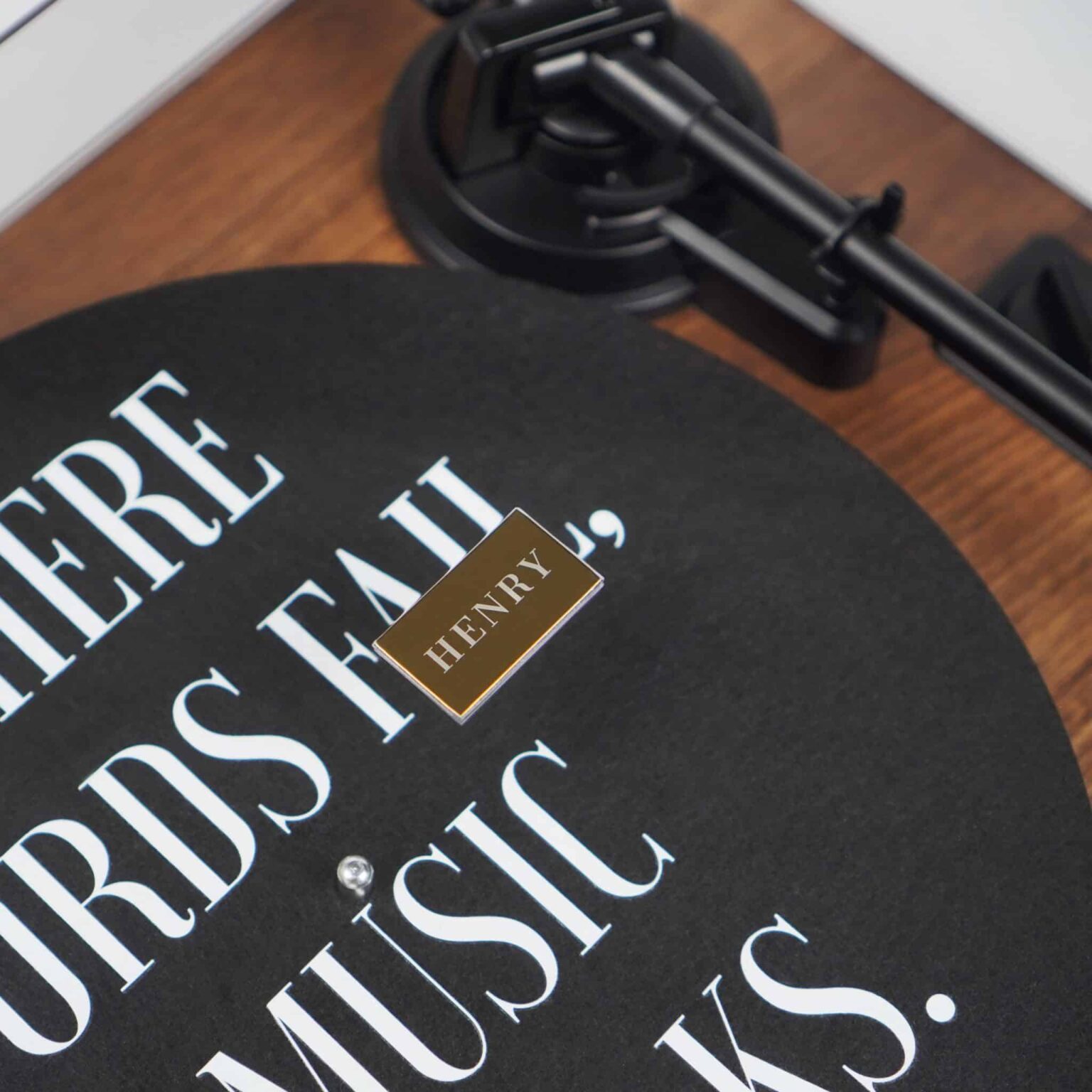 HENRY Hi-fi Turntable with Bookshelf speakers - Gadhouse